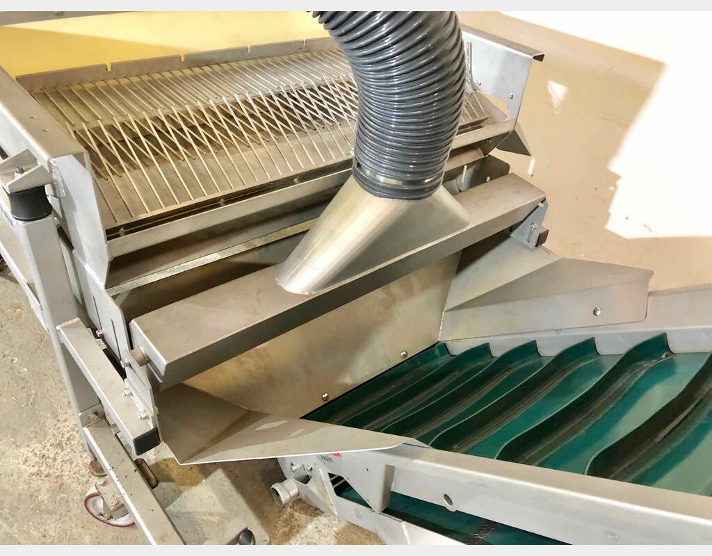 The vibrating sorting table a harvest reception equipment | ARSILAC