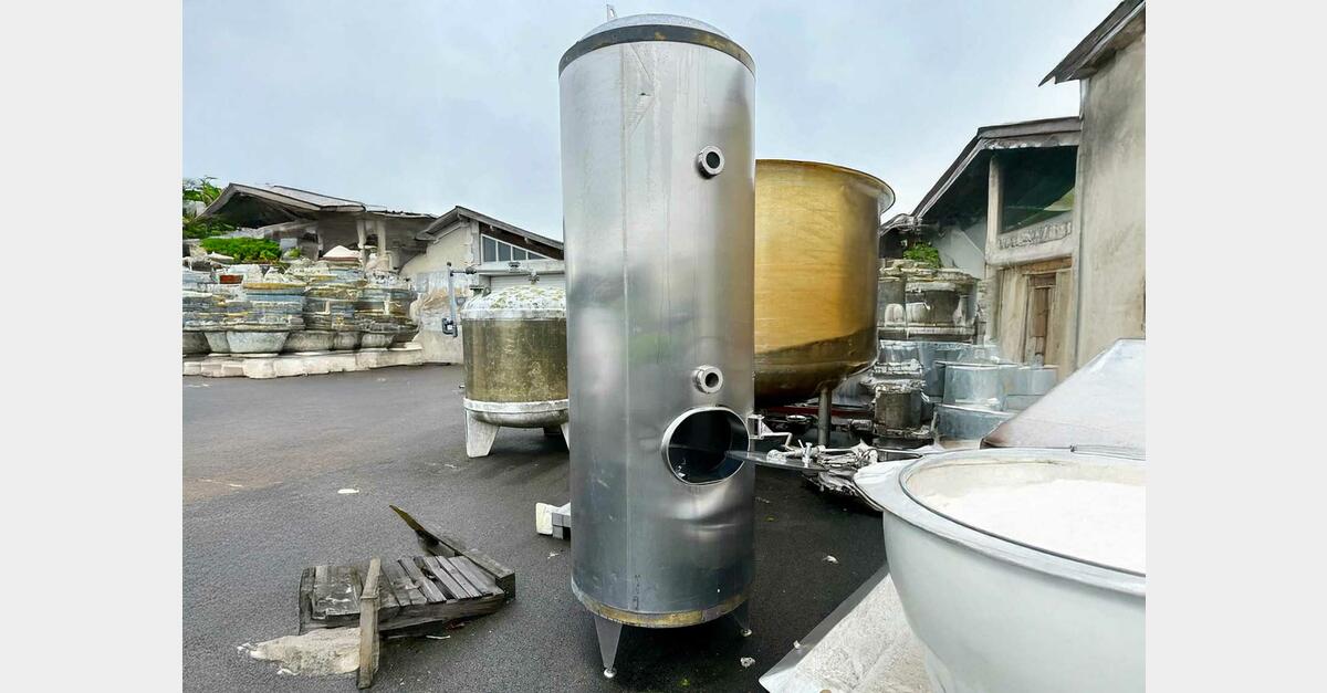 Stainless steel tank on legs - 007690 - Used